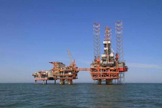 CNOOC, the world's first large-scale development of offshore ultra-heavy oil reserves, was put ...