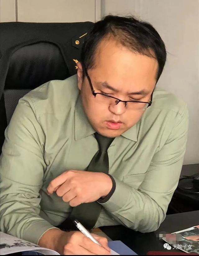 This security guard used to be the Commander - iMedia