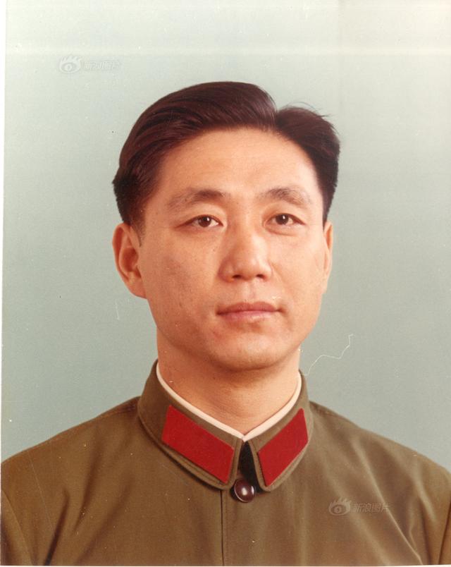 How extravagant is Wang Hongwen's private life? When the guards around ...