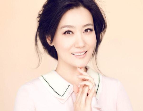 Military singer Tan Jing: Her husband is a scientist, she became a mother at the age of 37, and ...