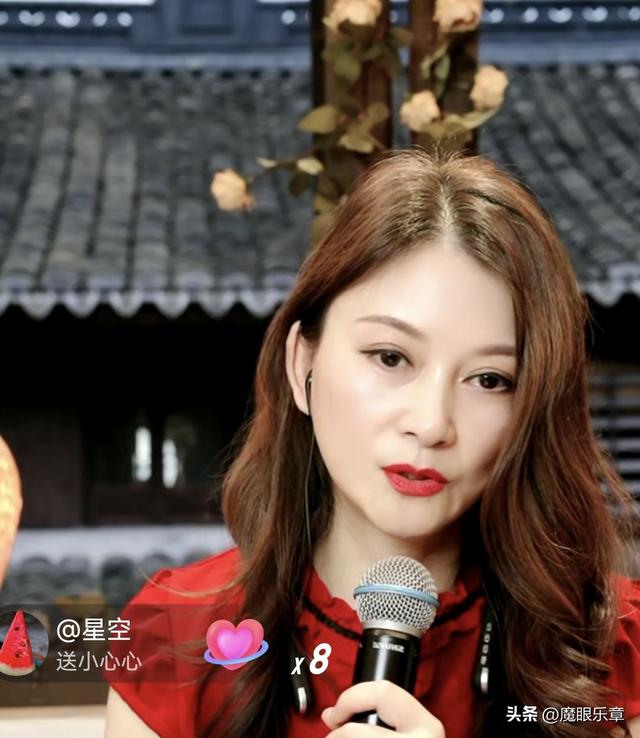 In the 1980s, the female singer Zhu Xiaolin sang "Mother's Kiss" live - iMedia