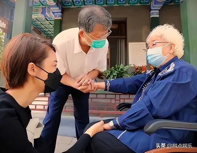 102-year-old red artist Che Yi dies!Granddaughter Che Xiao appeared ...