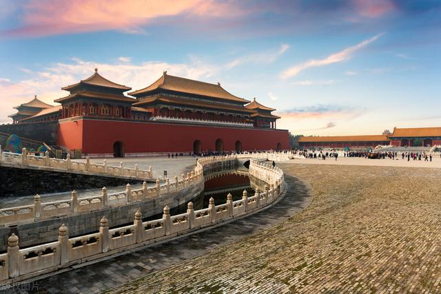 Is it right or wrong for Feng Yuxiang to drive Puyi out of the palace ...