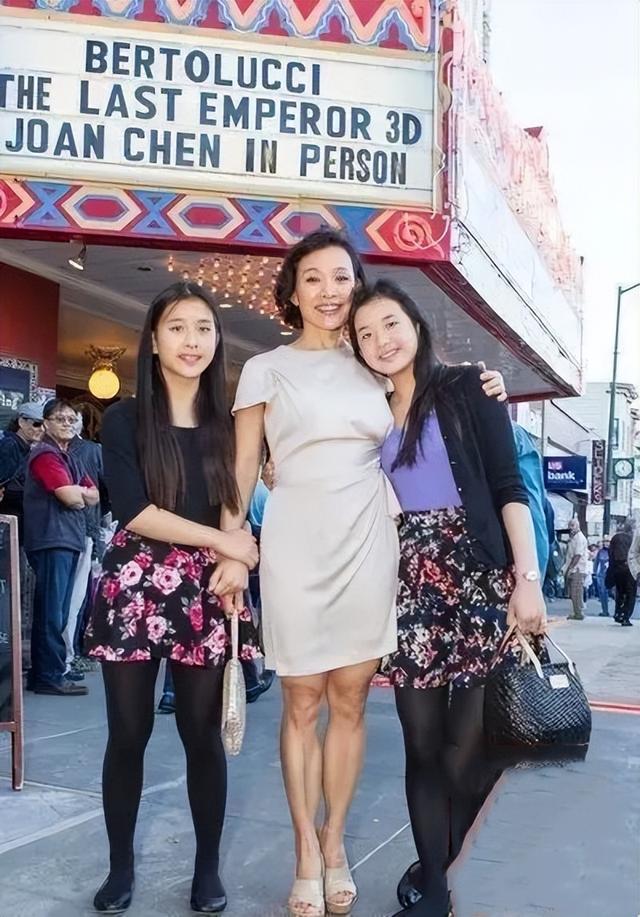 Chen Chong rarely posted a photo of his two daughters in the same frame ...