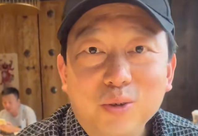 Actor Liang Chao was hospitalized in Beijing for surgery. He was ...