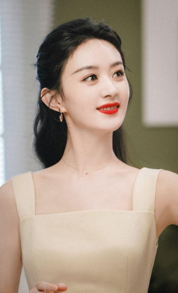 Zhao Liying Xiao Feiyan New Year's greetings: I wish you all your wishes come true Gong Xi Fa ...