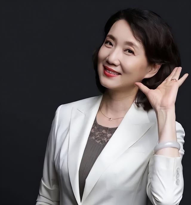 CCTV "National Face" anchor Li Xiuping: Remarried at the age of 42 and ...