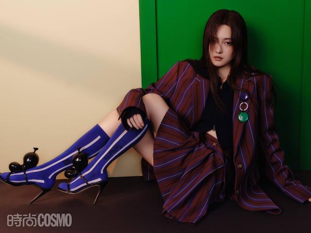 Lu Tingyu's modern look in "Fashion COSMO" is stunning, and the ...