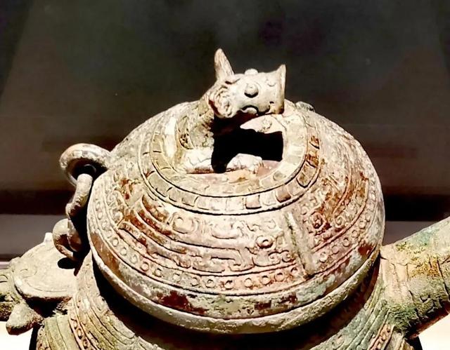 One cultural relic a day: the late Shang Dynasty dragon head button ...