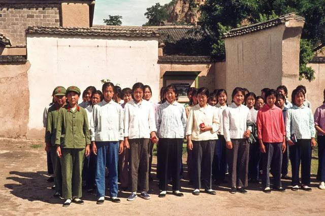 Chinese in the 1970s: Although living in poverty, they are full of ...