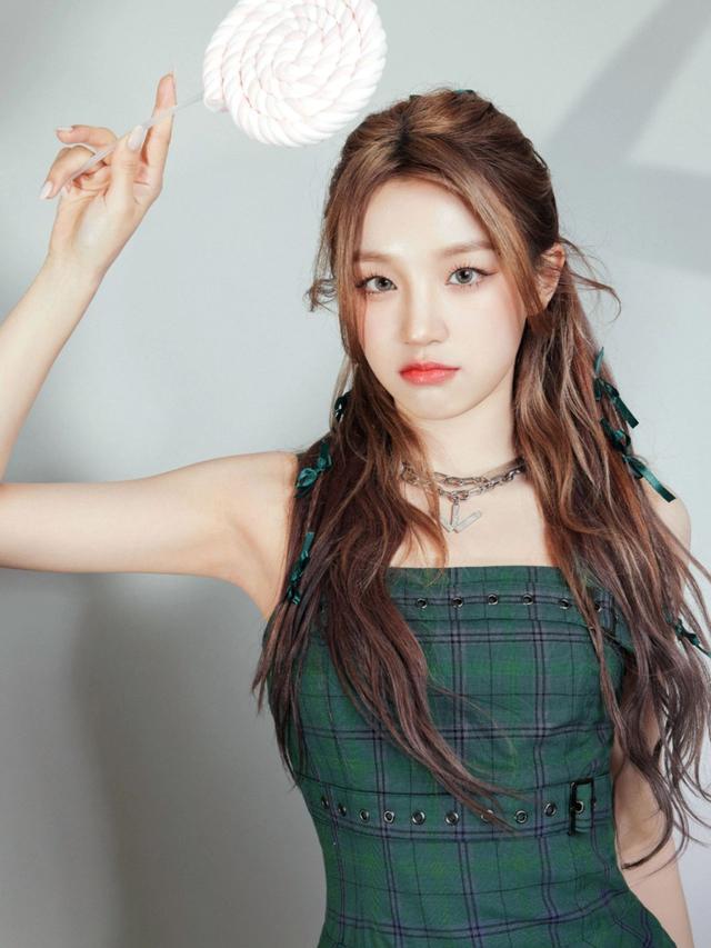 Song Yuqi looks up after finding the right style! Let's run and compete ...