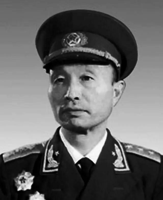 In 1949, Zhang Aiping wanted Lin Zun to be the commander of the navy ...