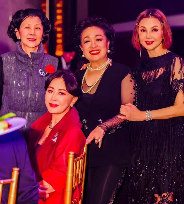 Li Ka-shing's confidant Zhou Kaixuan attended the dinner, and he was in ...