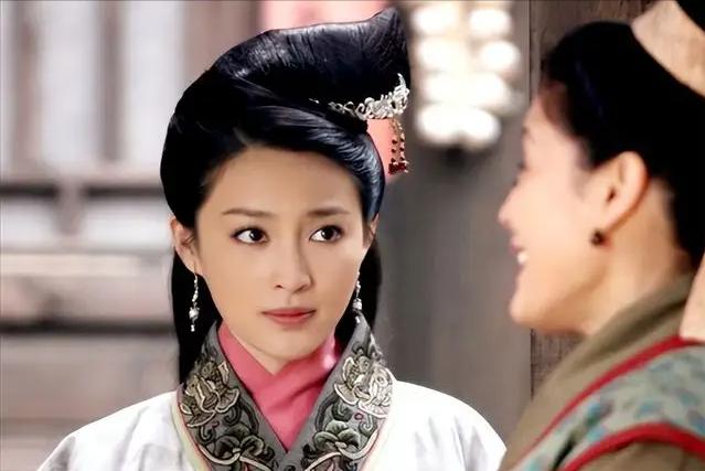 Similar to Zhao Liying, Gan Tingting, who is on the same level as Yin ...