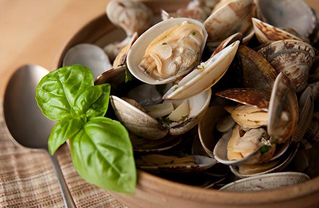 It's a mistake to just put salt on the clams!These key tips spit sand ...