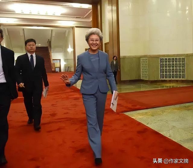 Fu Ying: The Ambassador's Wardrobe - iMedia