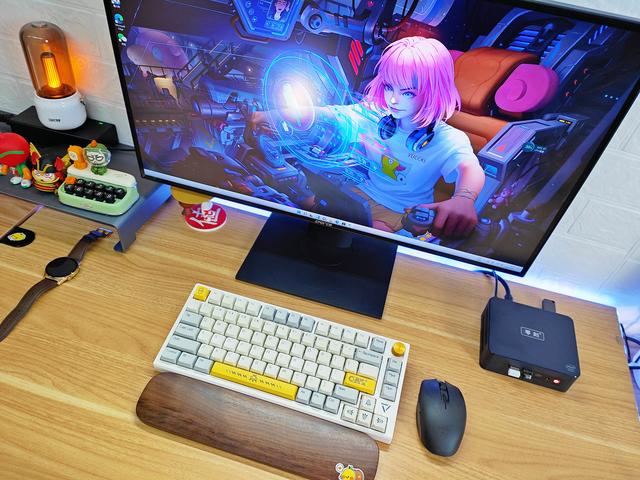 The palm-sized host, the performance ratio of the same configuration is ...