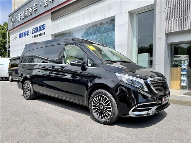 The new nine-speed Mercedes-Benz V260L high-roof commercial vehicle ...
