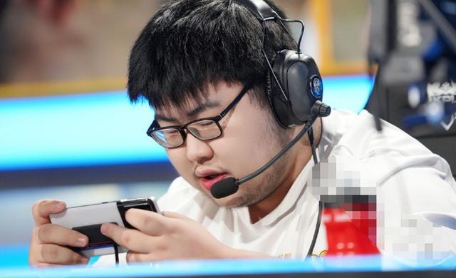 Xiaopang's income exceeded 10 million?The KPL champion is so valuable!Can Chubby get the FMVP ...