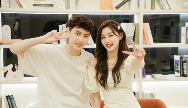 In "Signal of the Heart 5", Chen Zonglun said that it was love at first sight for Jin Jiayue ...