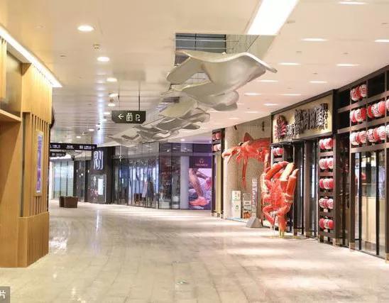 The closure of a large number of physical stores is a chain reaction of ...