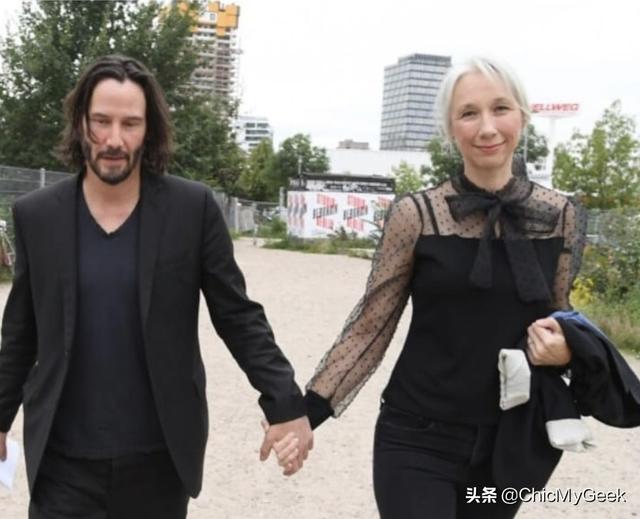 Keanu Reeves Jewelry Shop for Wedding Rings!It was revealed that he had ...
