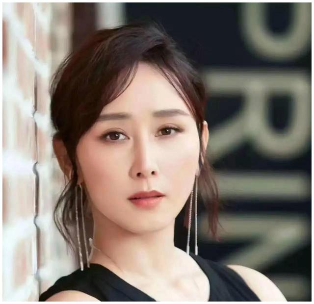 Hu Jing, the beauty under the moon forest - iMedia