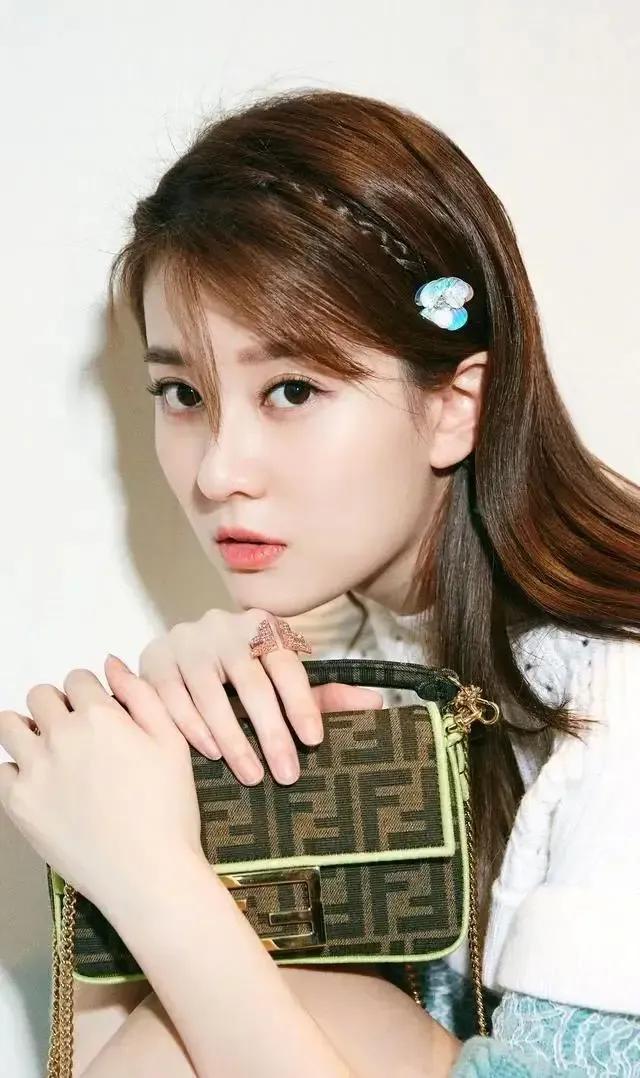 Qiao Xin stunning photo album - iMedia
