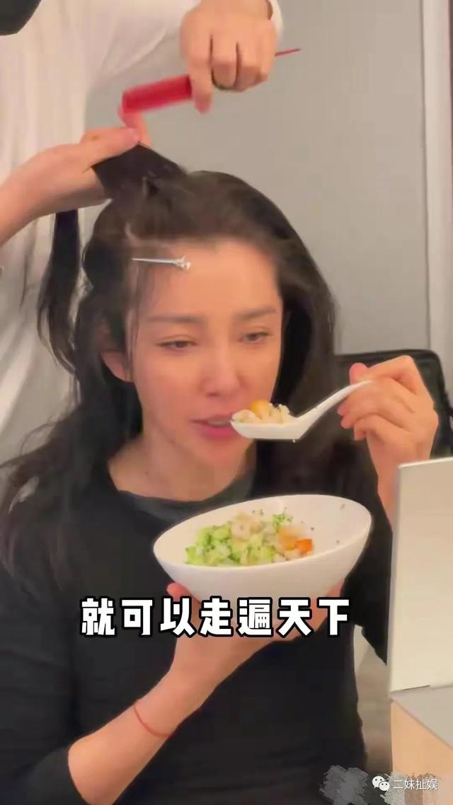 Li Bingbing posted a recent photo of his meal, and he became so thin ...