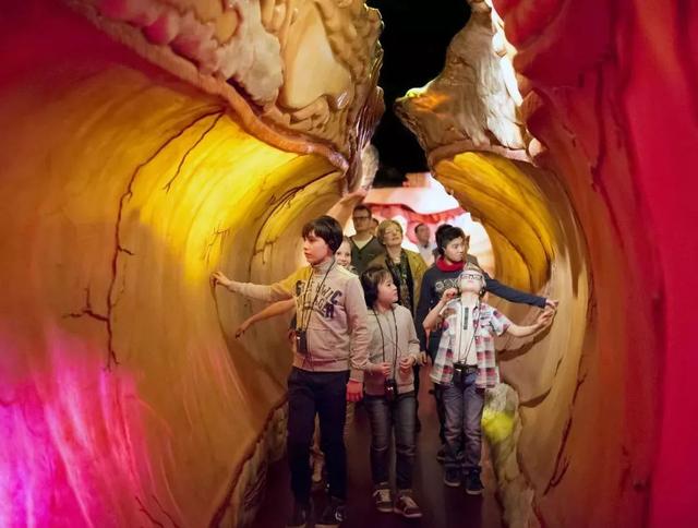 The "realistic" museum in the Netherlands has an enlarged version of ...