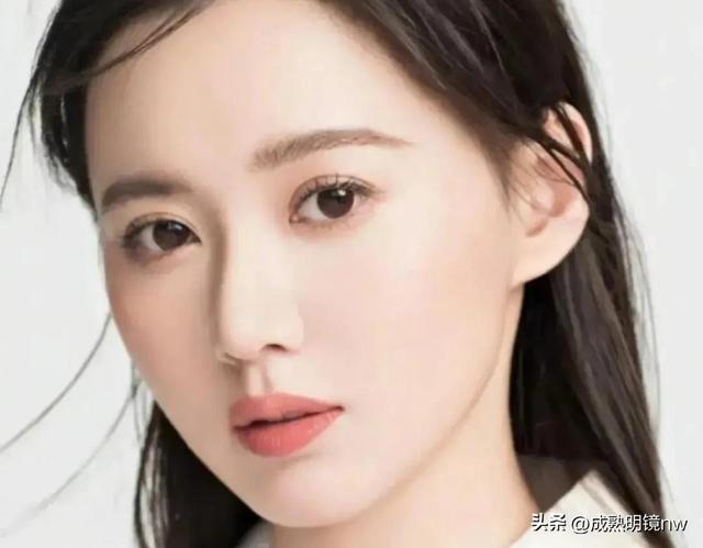 Delicate and elegant Jiang Kaitong, sweet and lovely, full of charming ...