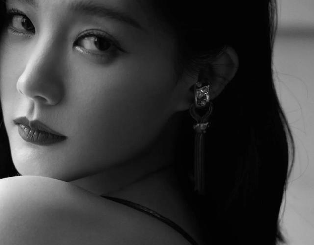 Li Yitong-Sexy movie - iMedia