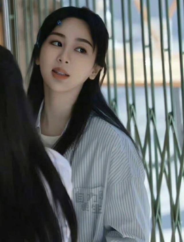 Yang Zi made 2 hot searches in a row, and the famous scene with Zhang ...