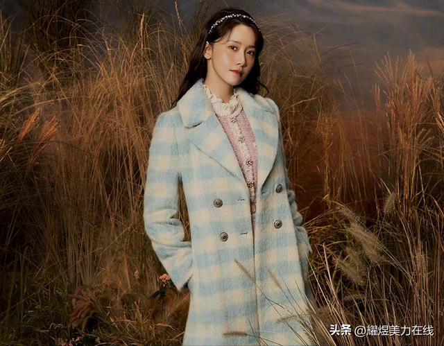 South Korea's undressed fairy Lin Yuner, retro oil painting texture ...