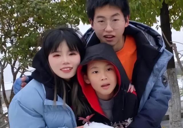 The three brothers and sisters Sun Zhuo prepared holiday gifts for Zhuo ...