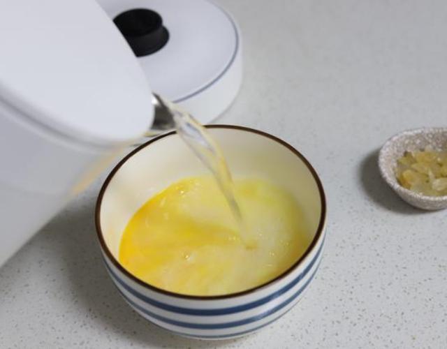 "Boiled water for eggs" dripping sesame oil, what are the benefits of drinking it?Doctor: It is ...