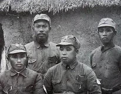 Gao Gang tried to persuade him to fight, but he was beaten up. Peng ...