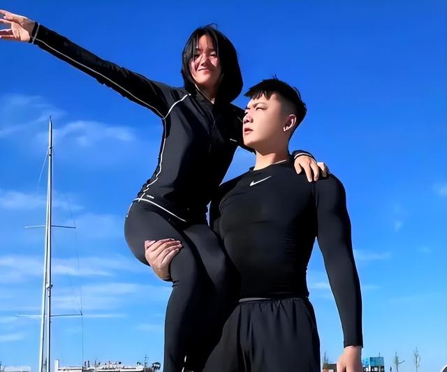 After Li Leyou was urged to fall in love, the 184 strong man made a ...