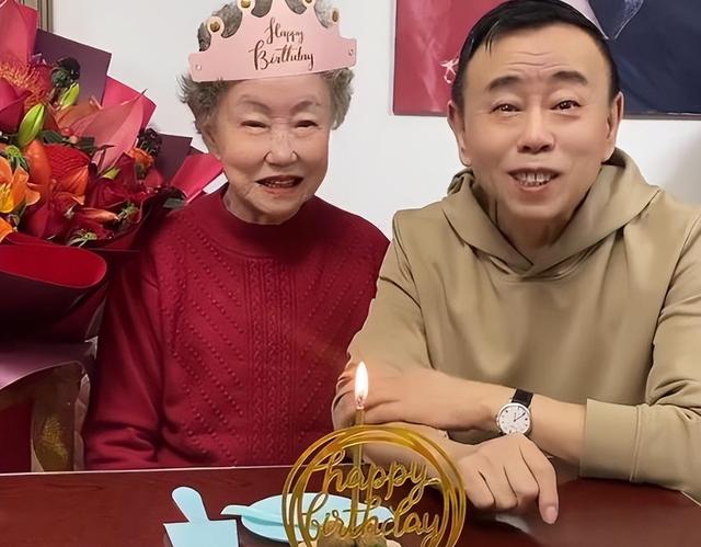 Pan Changjiang celebrated his 86-year-old mother's birthday, and the longevity cake was ...