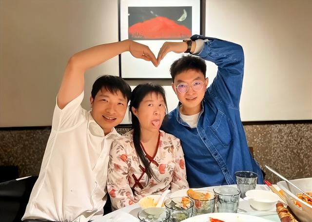 Yang Yuce bowed and apologized to Yu Xiuhua, posted a video in the same ...