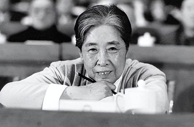 In 2006, Li Na attended the funeral of Mrs. Liu Shaoqi and explained a ...