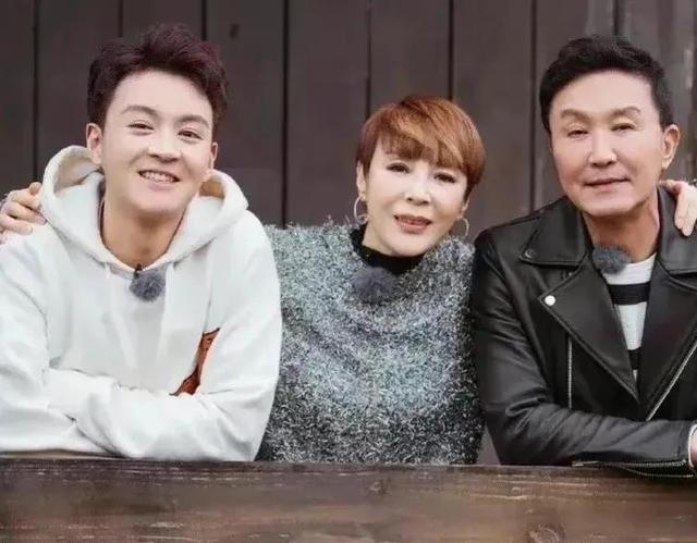 In reality, Gao Xiaochen is Xu Zhong's son. Xu Zhong: Let him walk his ...