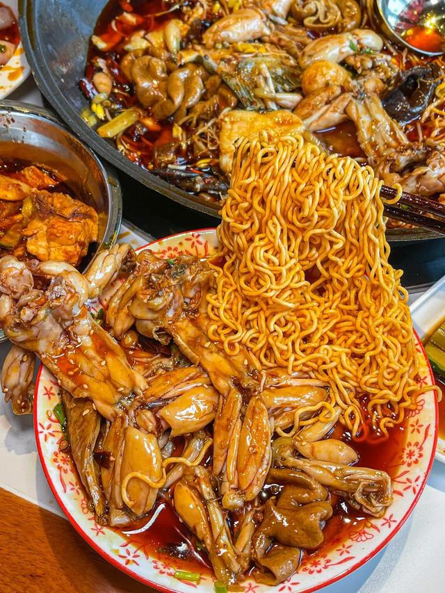 How many times have I come to Yangjiaping just for this... Spicy Frog ...