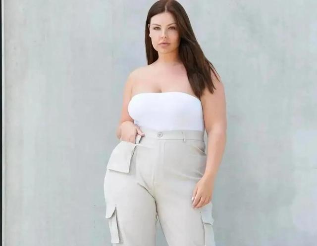 Plus-size beauty Sharon Grobben - iMedia