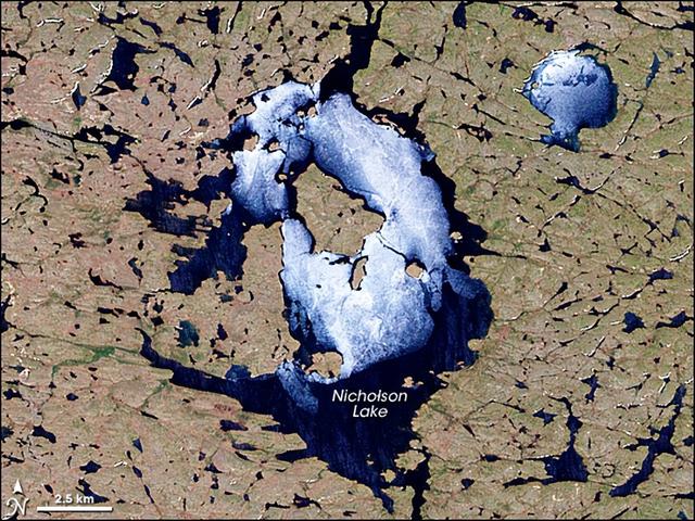 About 400 million years ago, a meteor struck what is now northwestern ...