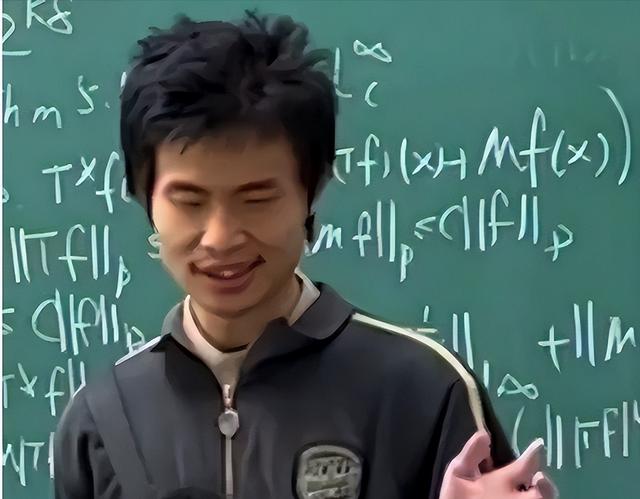 Recent photos of Wei Dongyi leaked out, and the appearance of eating in ...