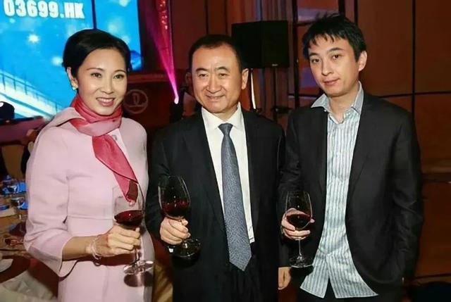 Wang Sicong's family is in the same frame, his mother Lin Ning is a ...