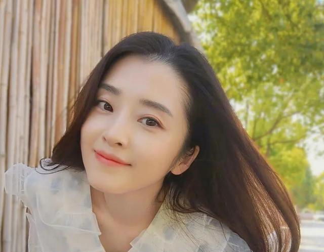 Actress Li Ruojia's fashion photo: the most beautiful Lin Luoxue - iMedia