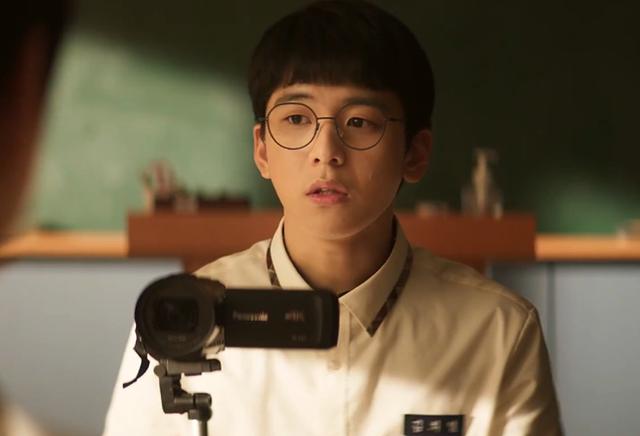 The male protagonist of "After-school War Activities" has no sense of ...