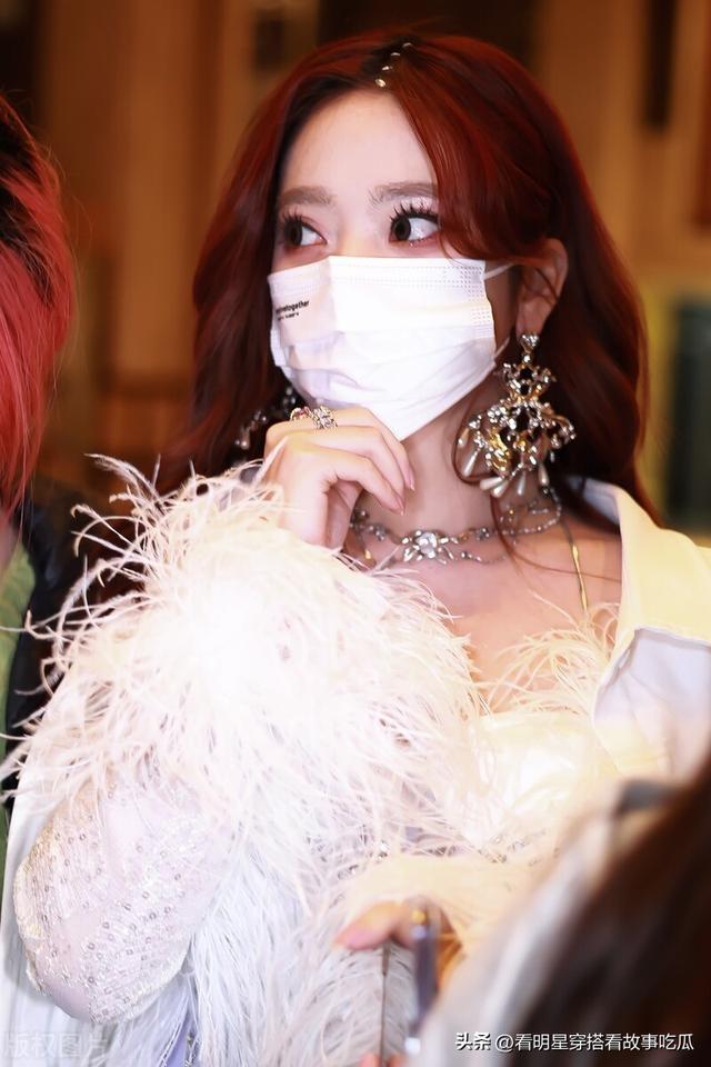 Zhang Zining is 100% open to get off work and Reuters is wearing a ...